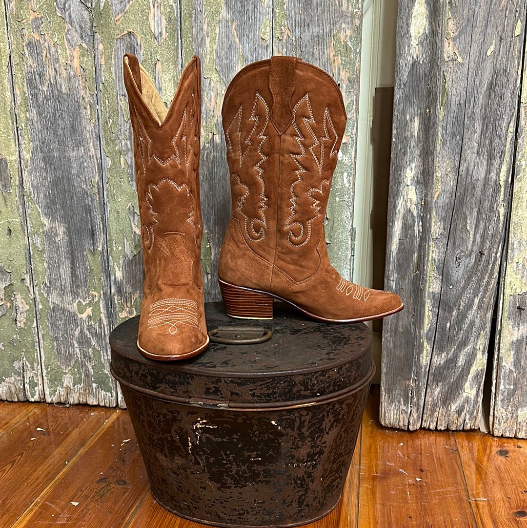 Urban Dust Hat Bar & Boutique | Maldon's Brand New Hat Bar & Workshops